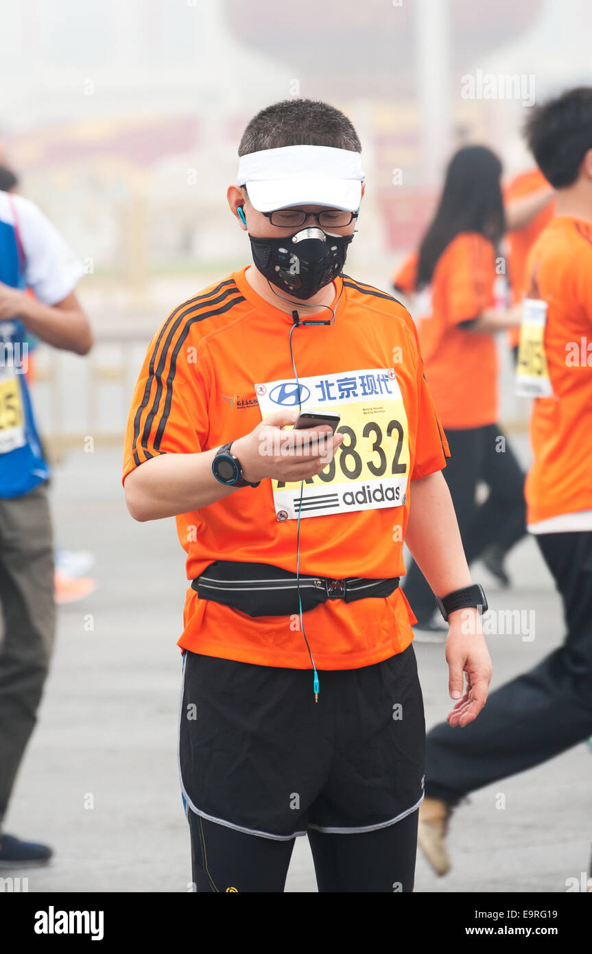 Masked runner hi-res stock photography and images - Alamy