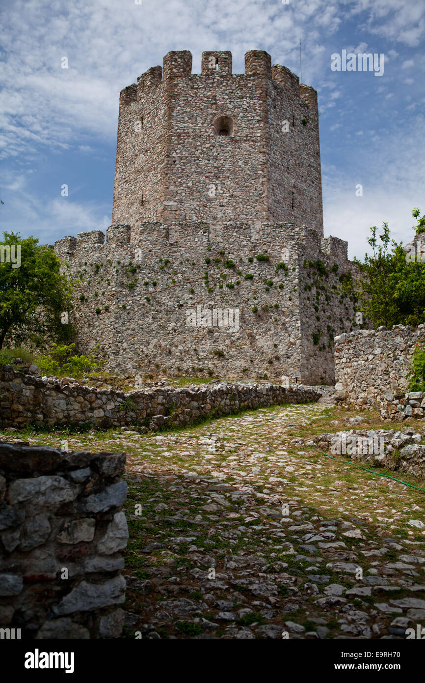 The Castle of Platamon in the Tempe Valley Stock Photo - Alamy