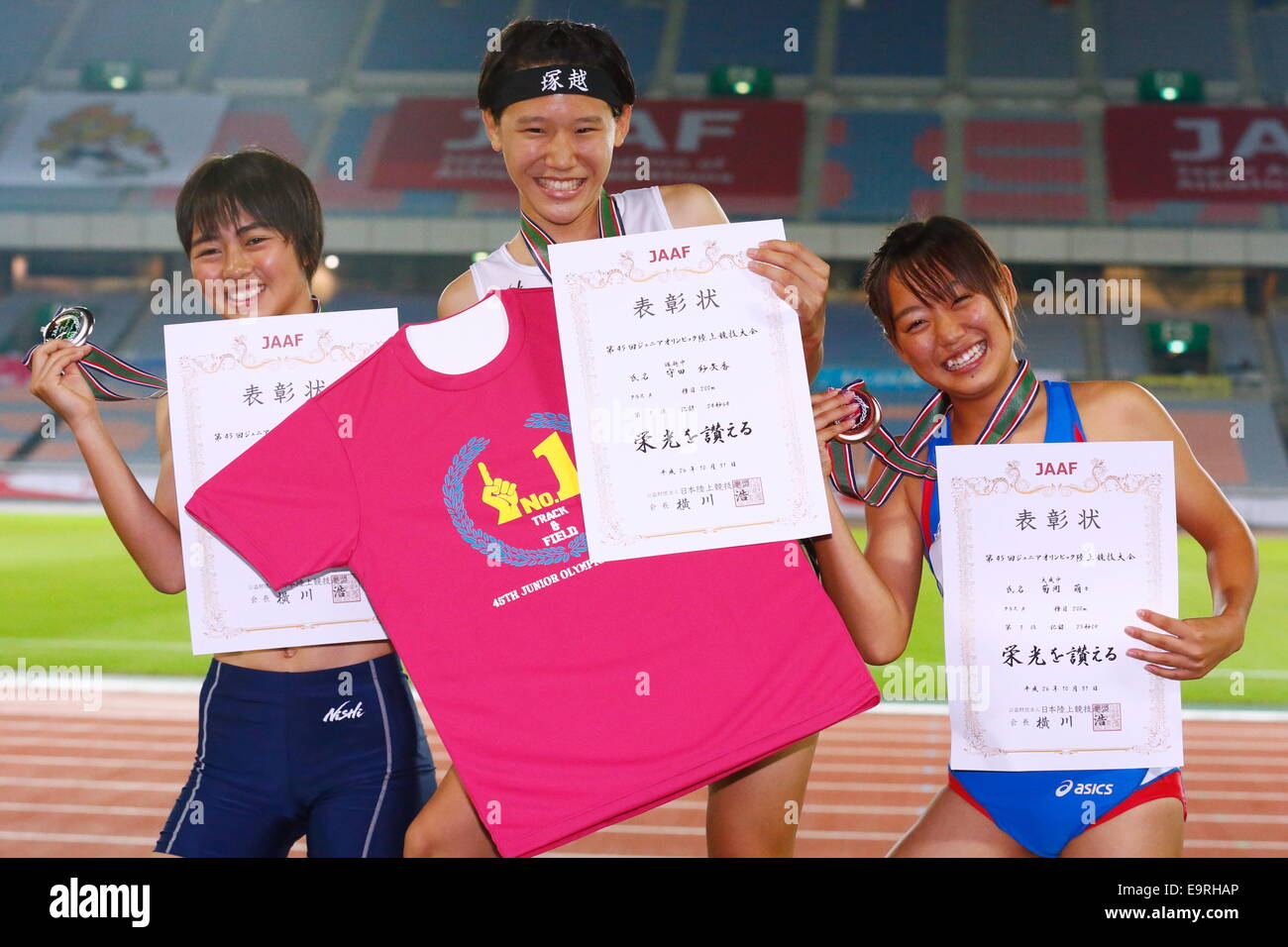 Kanagawa, Japan. 31st Oct, 2014. (L to R) Miku Yamada (), Sayama Morita ...