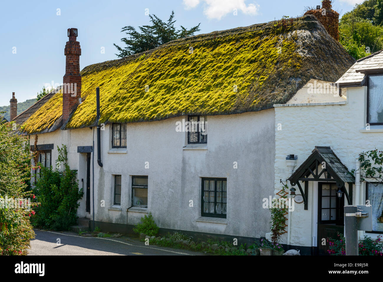 Medieval cottage hi-res stock photography and images - Alamy