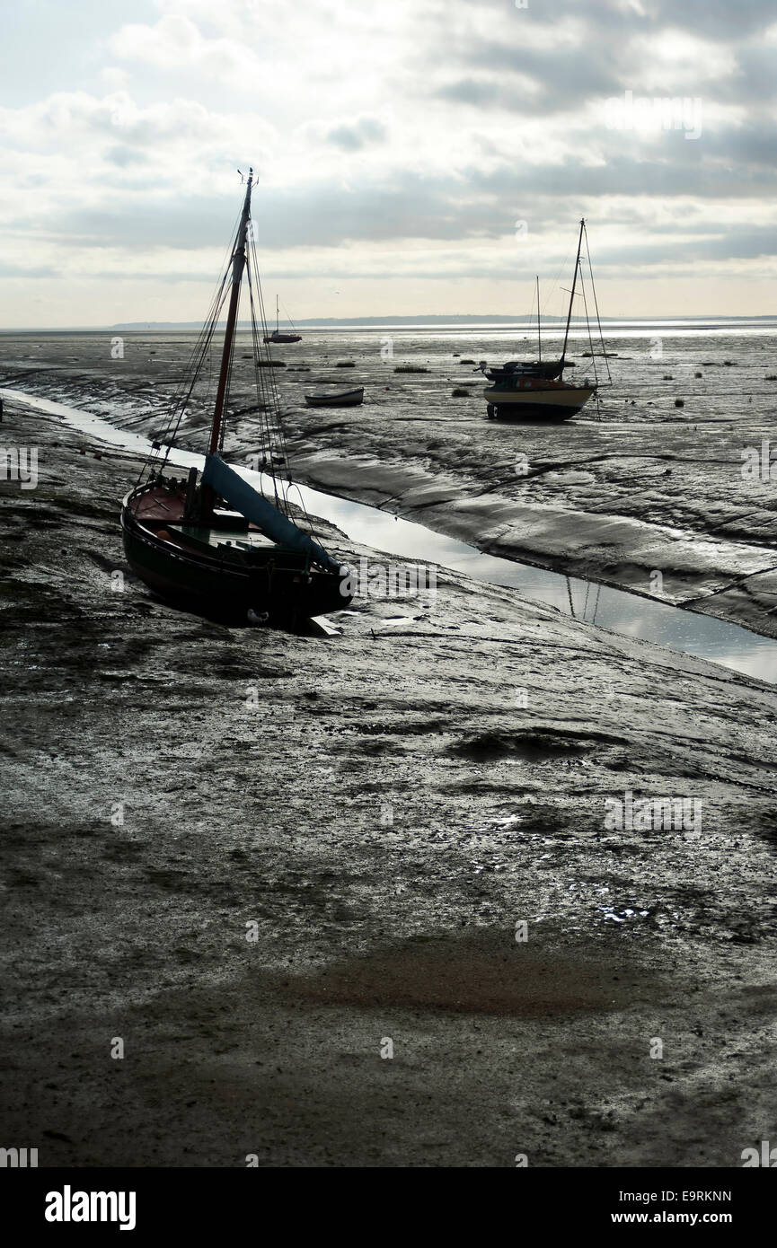 Cockle fishing boat leigh on sea hi-res stock photography and images ...
