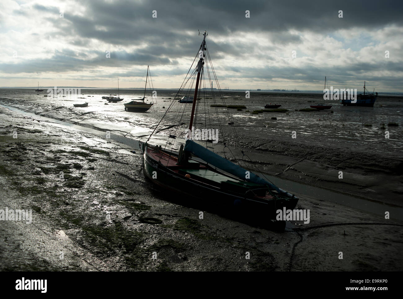 Cockle fishing boat leigh on sea hi-res stock photography and images ...