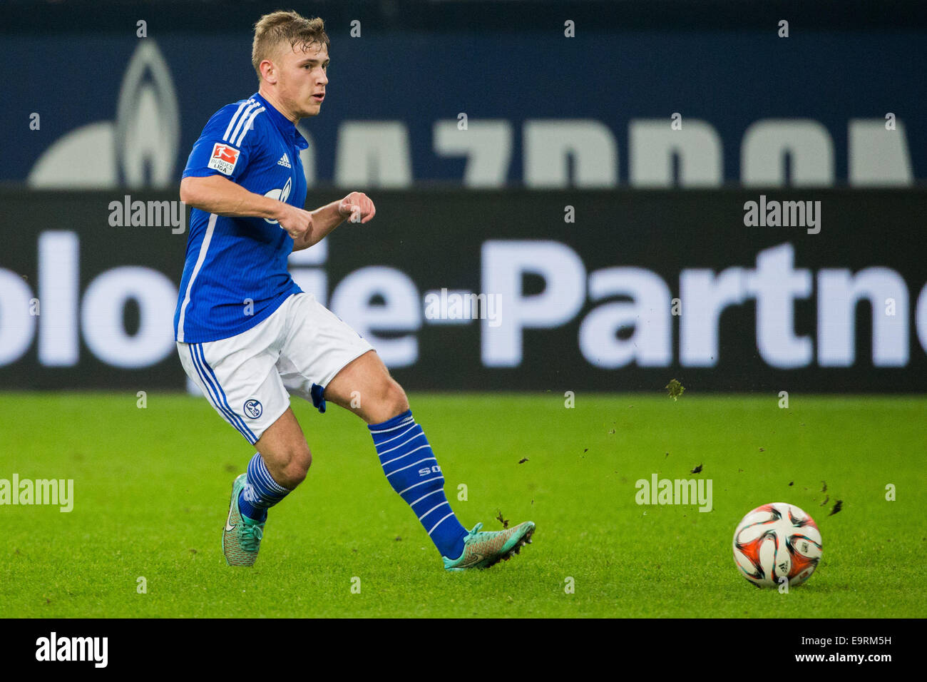 Gelsenkirchen, Germany. 31st Oct, 2014. Schalke's Max Meyer in action ...