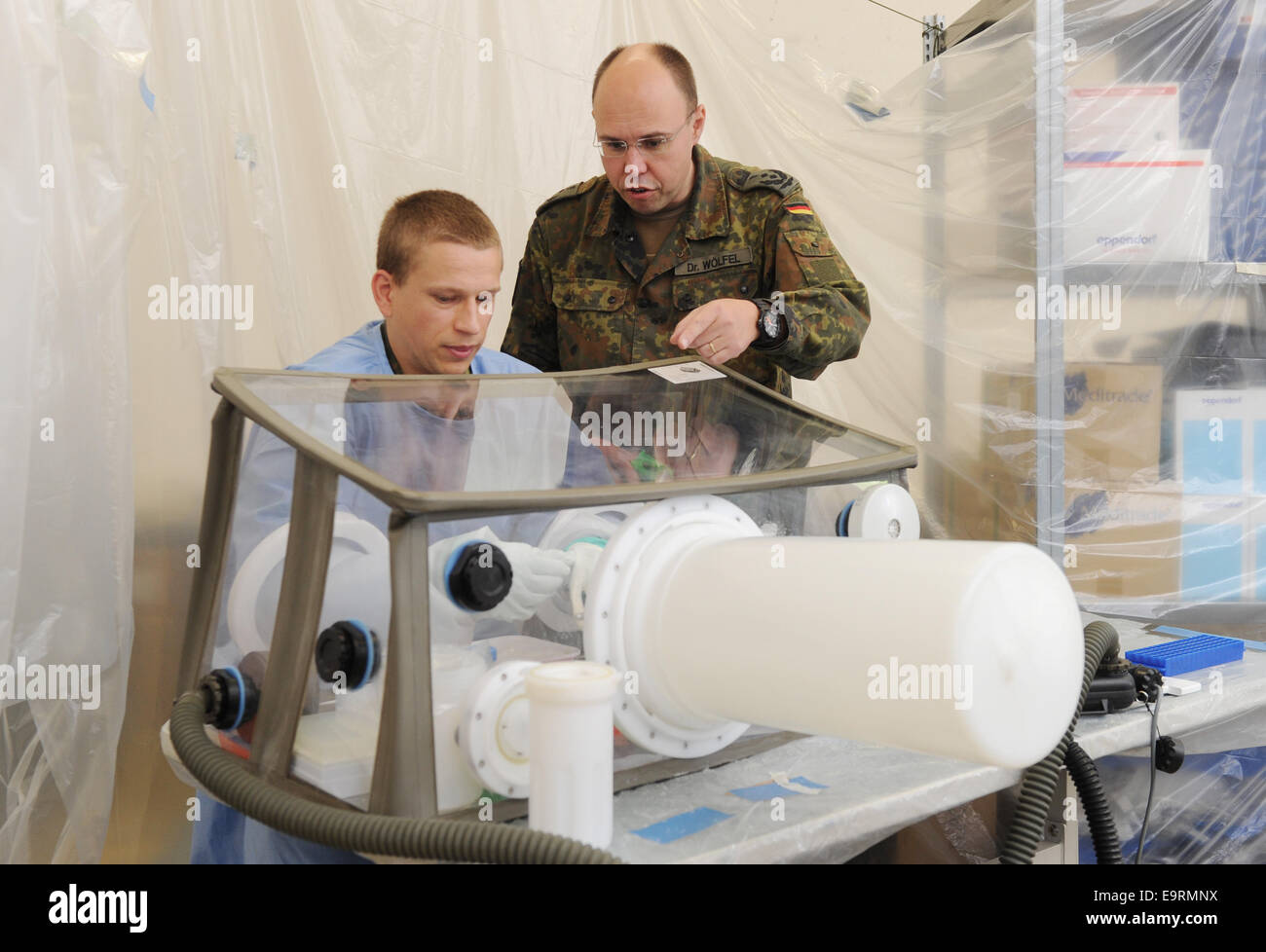 Munich, Germany. 31st Oct, 2014. Army field doctor Roman Woelfel (R ...