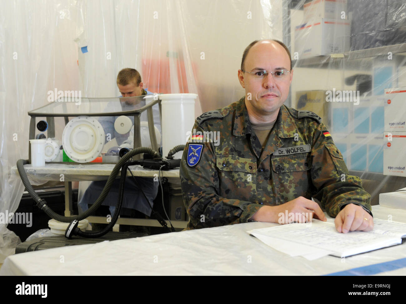 Munich, Germany. 31st Oct, 2014. Army field doctor Roman Woelfel (R ...