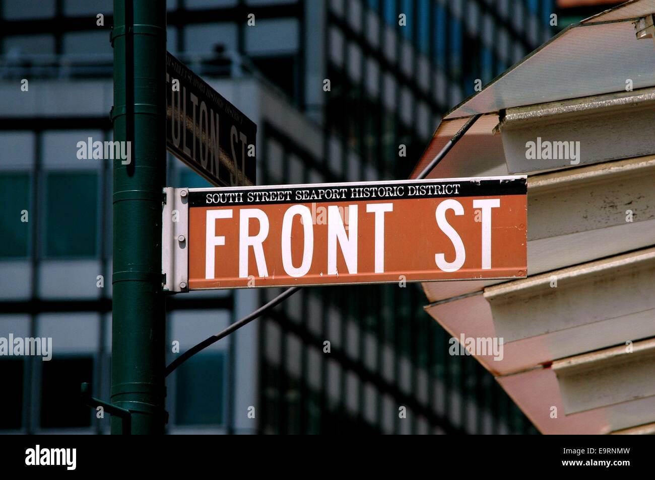 Nyc corner hi-res stock photography and images - Alamy