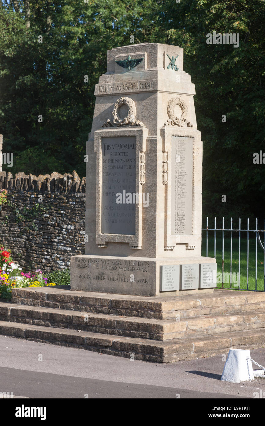 The cenotaph or war memorial in Corsham, Wiltshire Stock Photo - Alamy