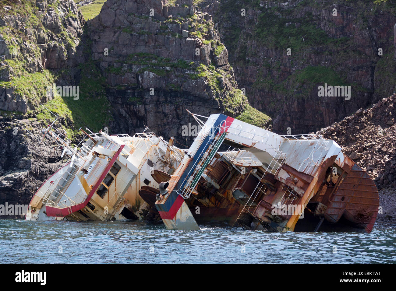 Shipwreck disaster of French fishing trawler ship grounded on rocks by ...