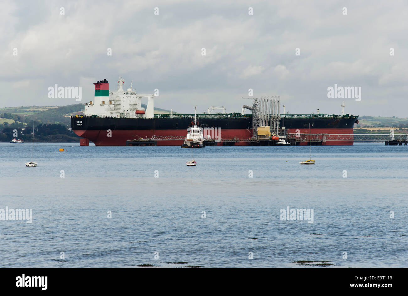Oil tanker discharge hi-res stock photography and images - Alamy