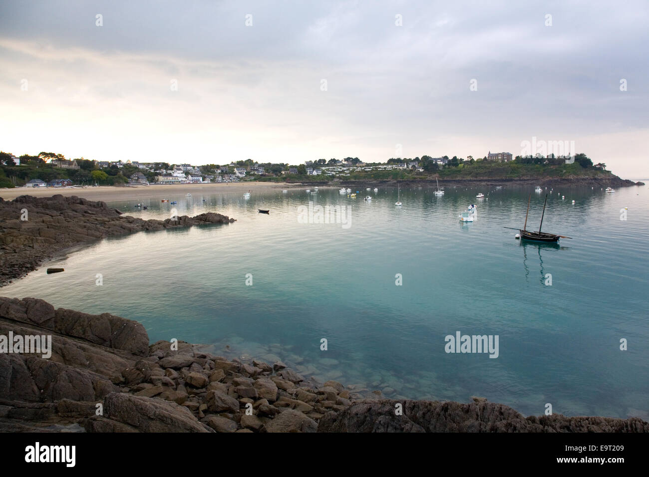Port-Mer beach in Cancale, Brittany, France Stock Photo - Alamy