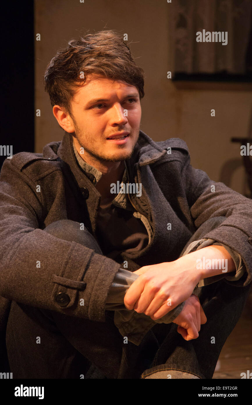 David doyle actor hi-res stock photography and images - Alamy