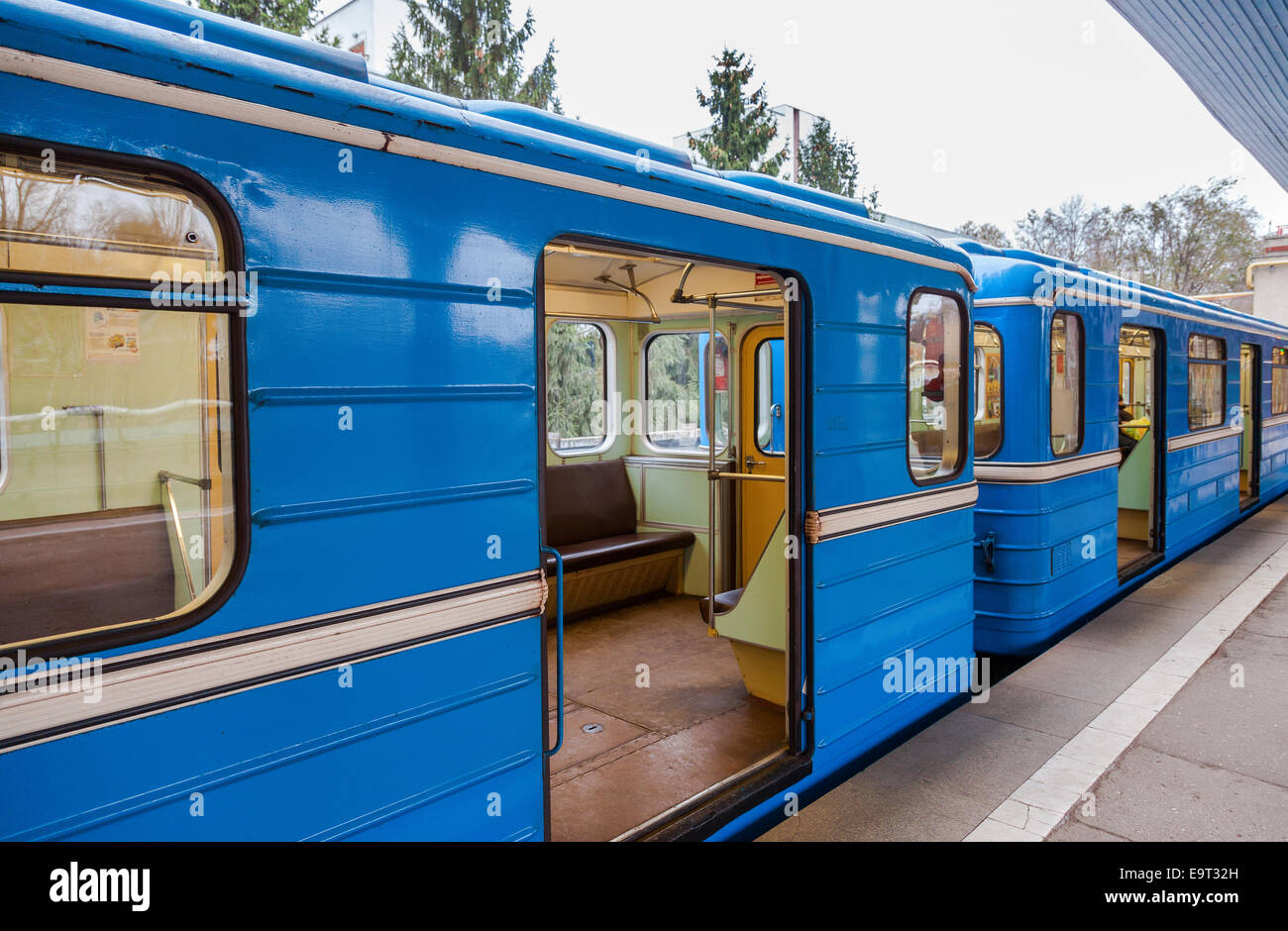 Subway train stand at the end station Stock Photo - Alamy