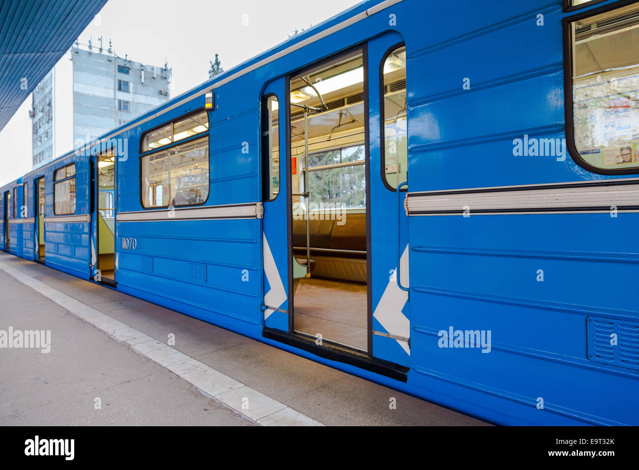 Subway train stand at the end station Stock Photo - Alamy