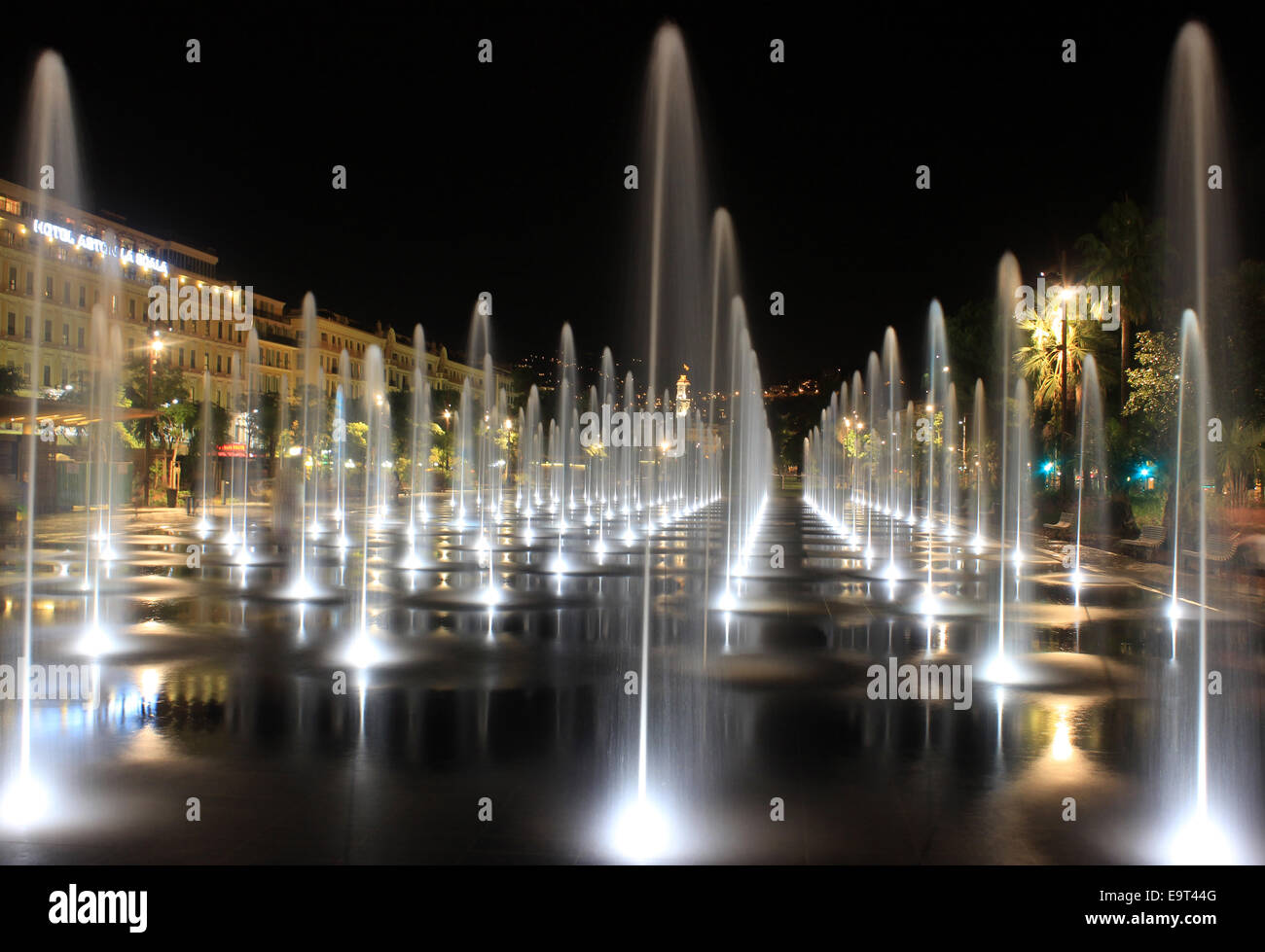 Nice fountains hi-res stock photography and images - Alamy