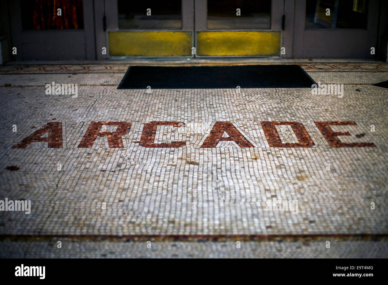Arcade sidewalk hi-res stock photography and images - Alamy