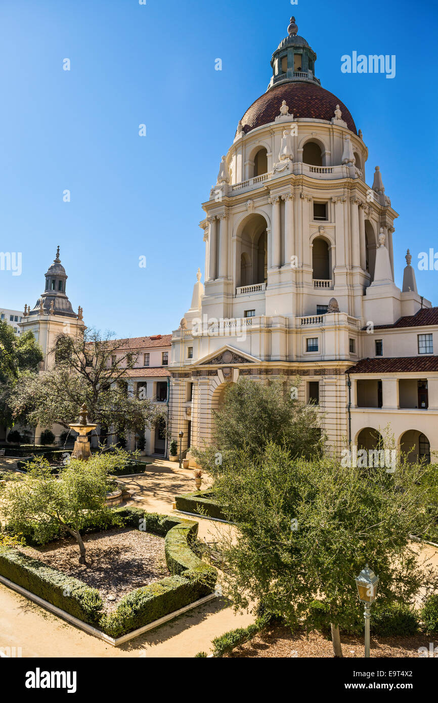 The beautiful Pasadena City Hall Stock Photo - Alamy