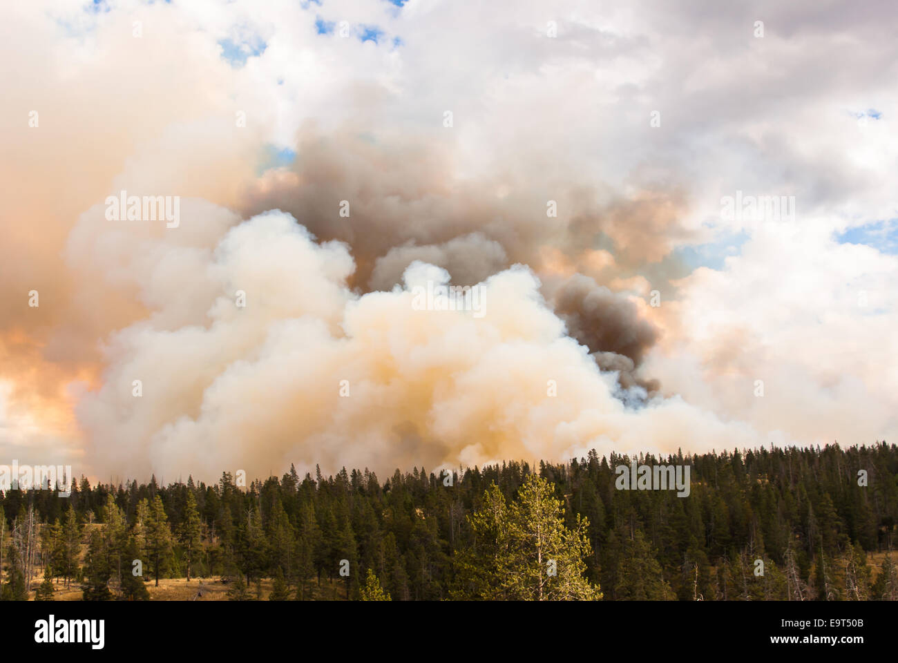 Massive blaze hi-res stock photography and images - Alamy