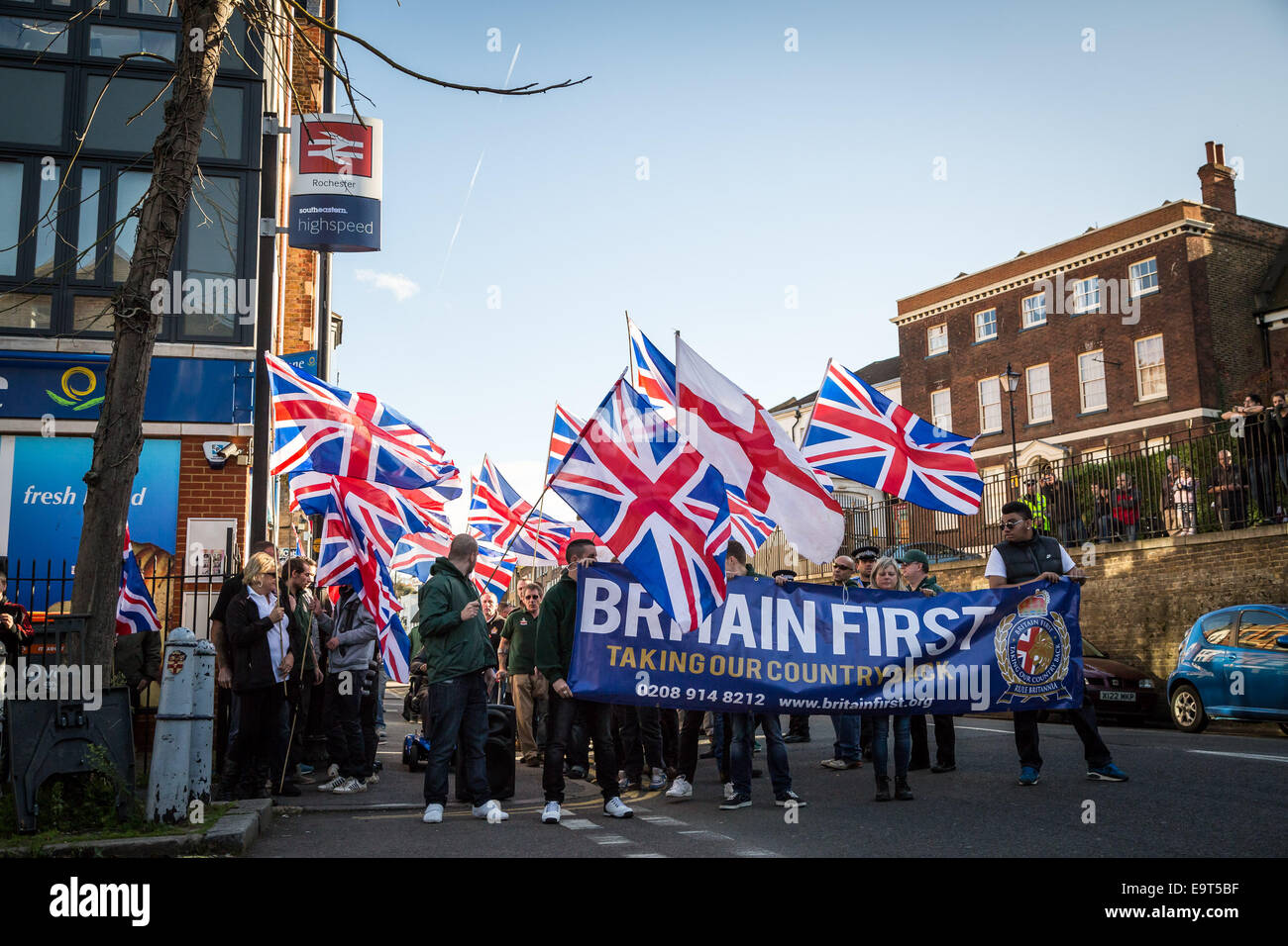 Rochester, UK. 1st Nov, 2014. Britain First clash with police and anti ...