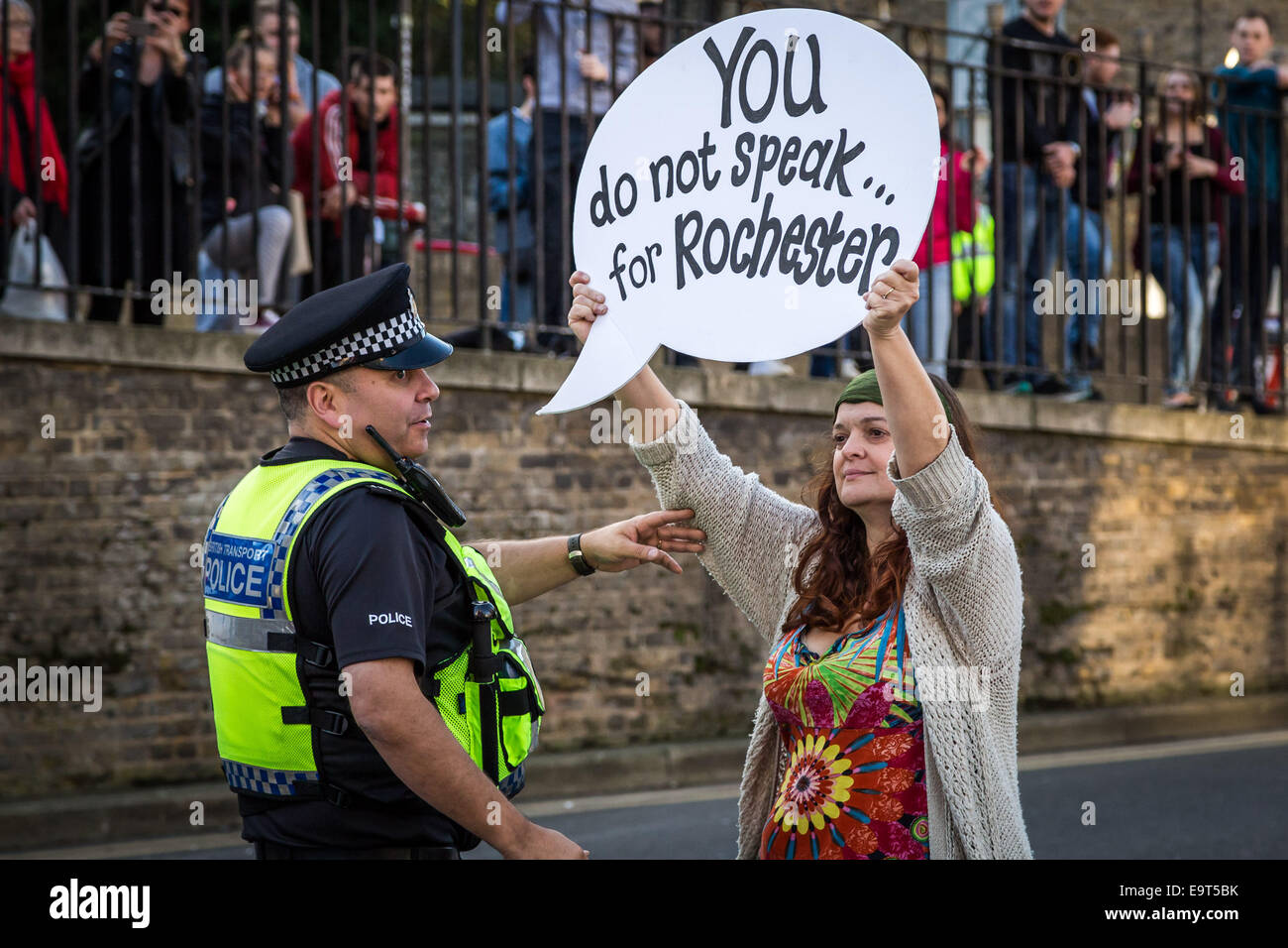 Police clash hi-res stock photography and images - Alamy