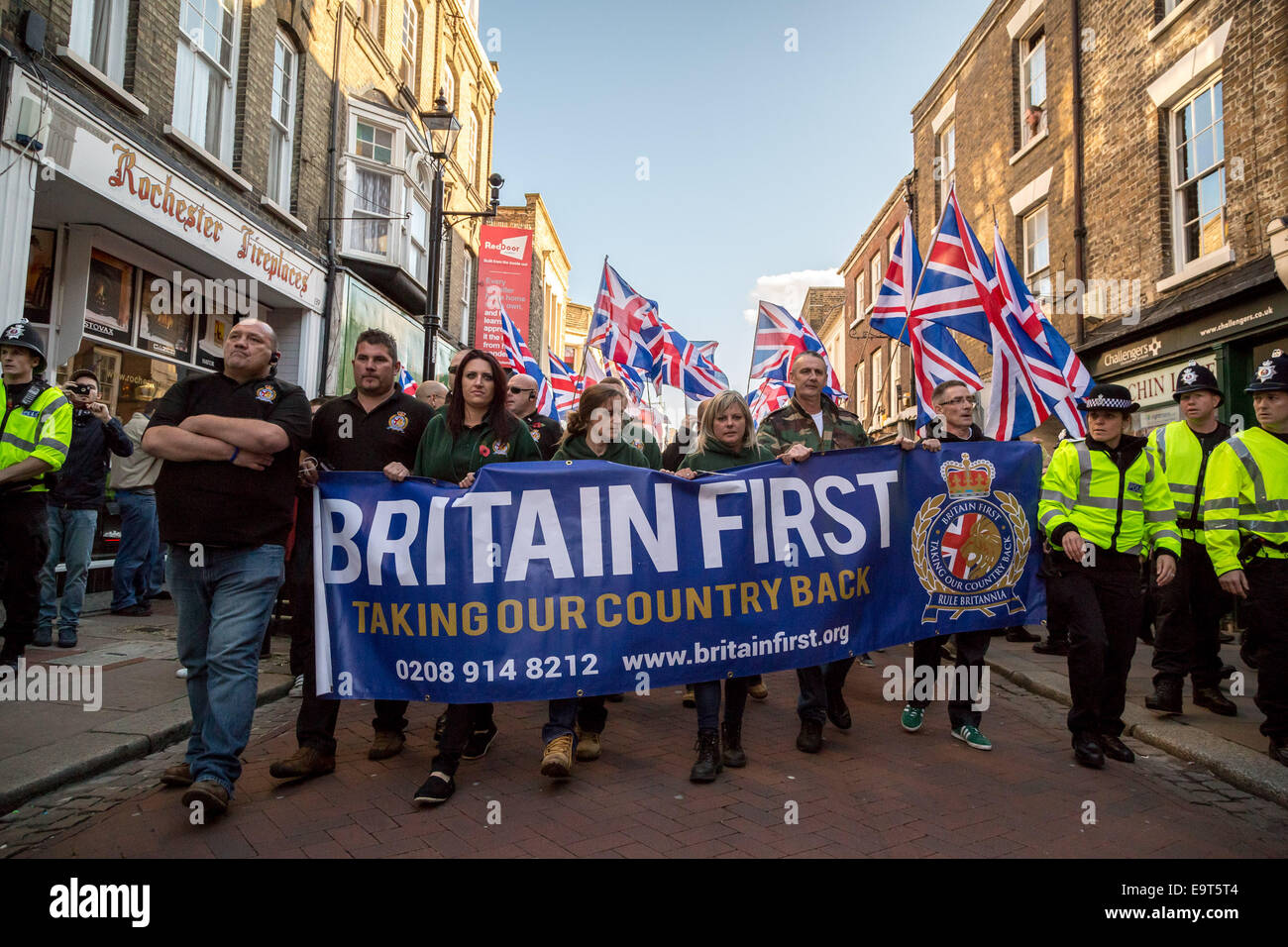 Rochester, UK. 1st Nov, 2014. Britain First clash with police and anti ...