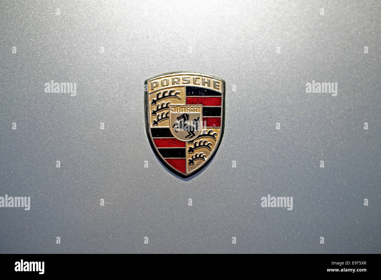 Porsche badge hi-res stock photography and images - Alamy