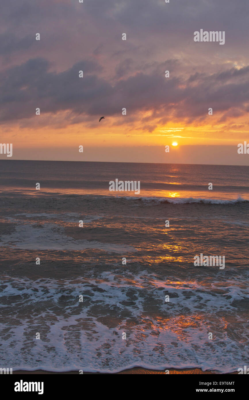 Dark moody sunset over sea hi-res stock photography and images - Alamy