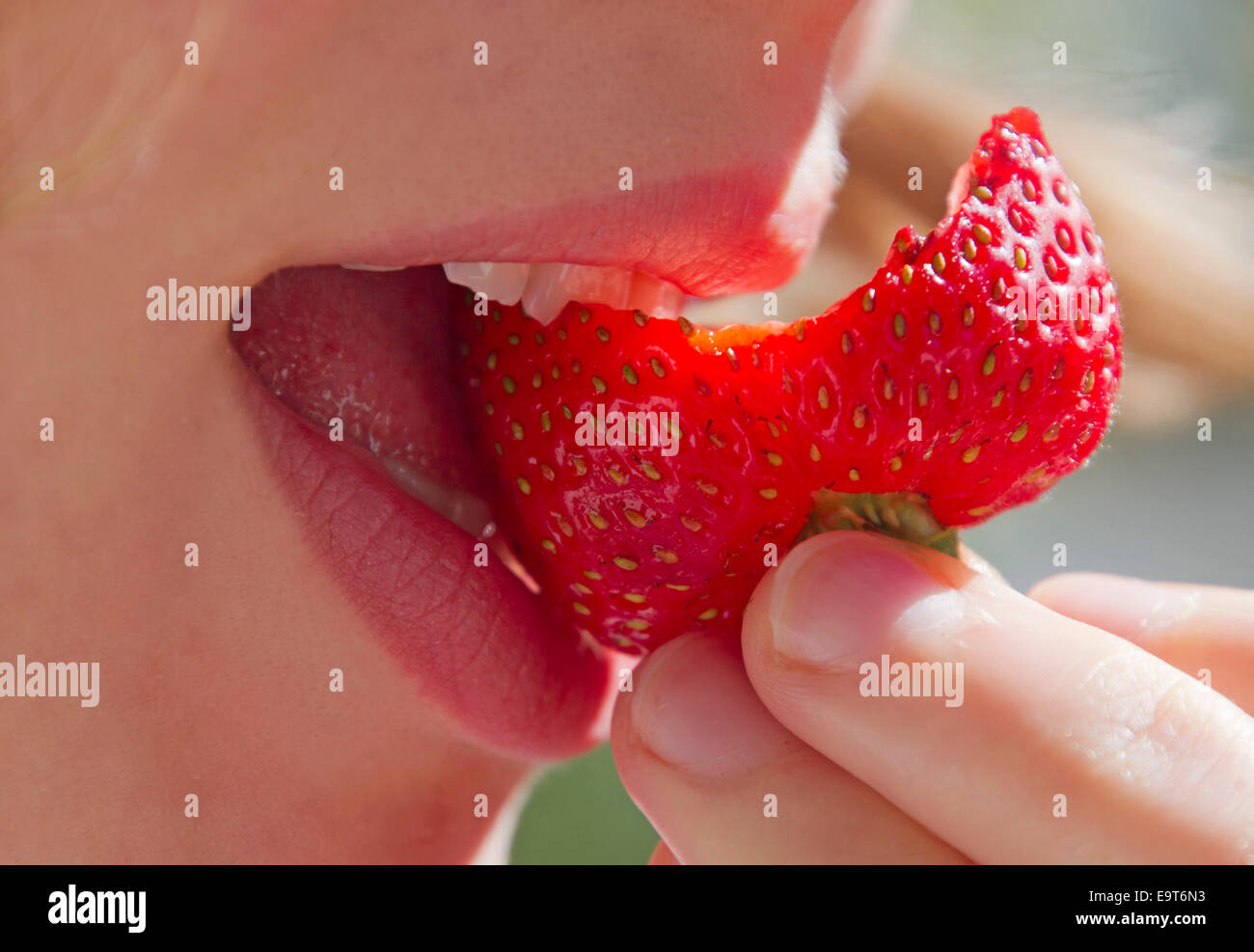 Womans mouth fruit hi-res stock photography and images - Alamy
