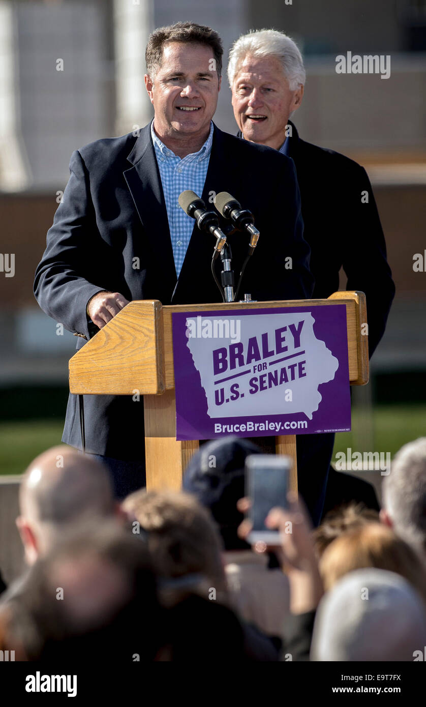Des Moines, Iowa, USA. 01st Nov, 2014. President BILL CLINTON stumps ...