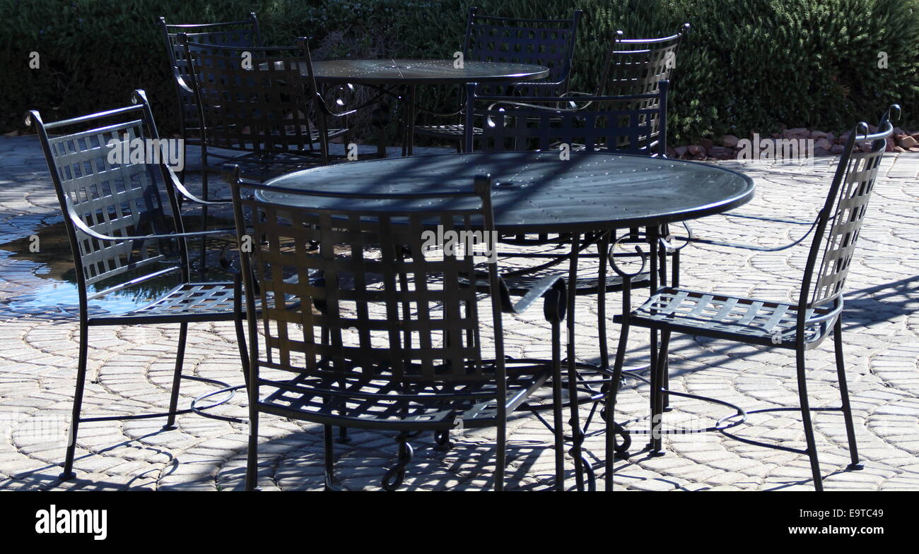 Black tables hi-res stock photography and images - Alamy