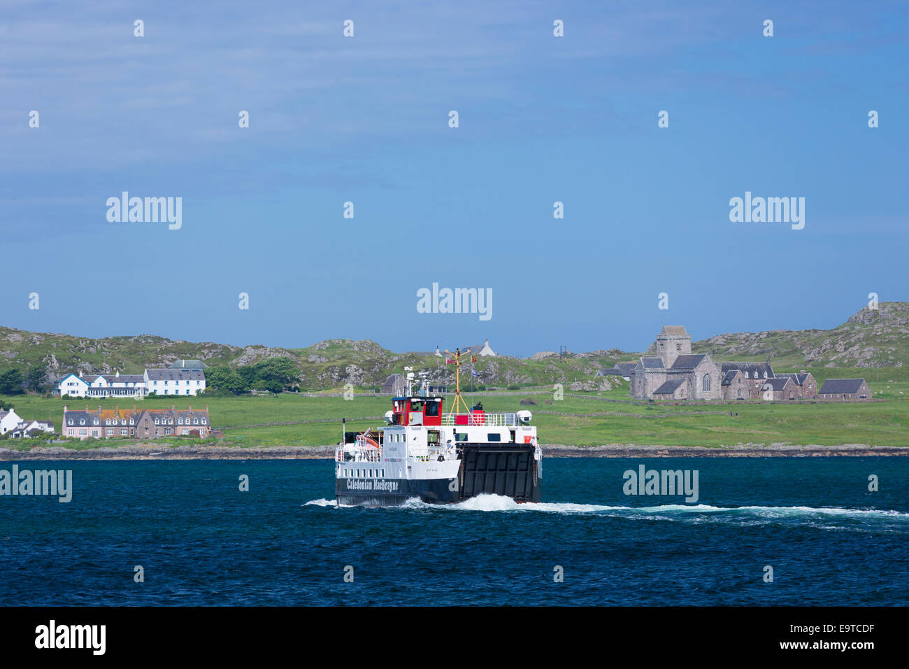 Caledonian Macbrayne - Calmac - ferry crosses Sound of Iona in ...