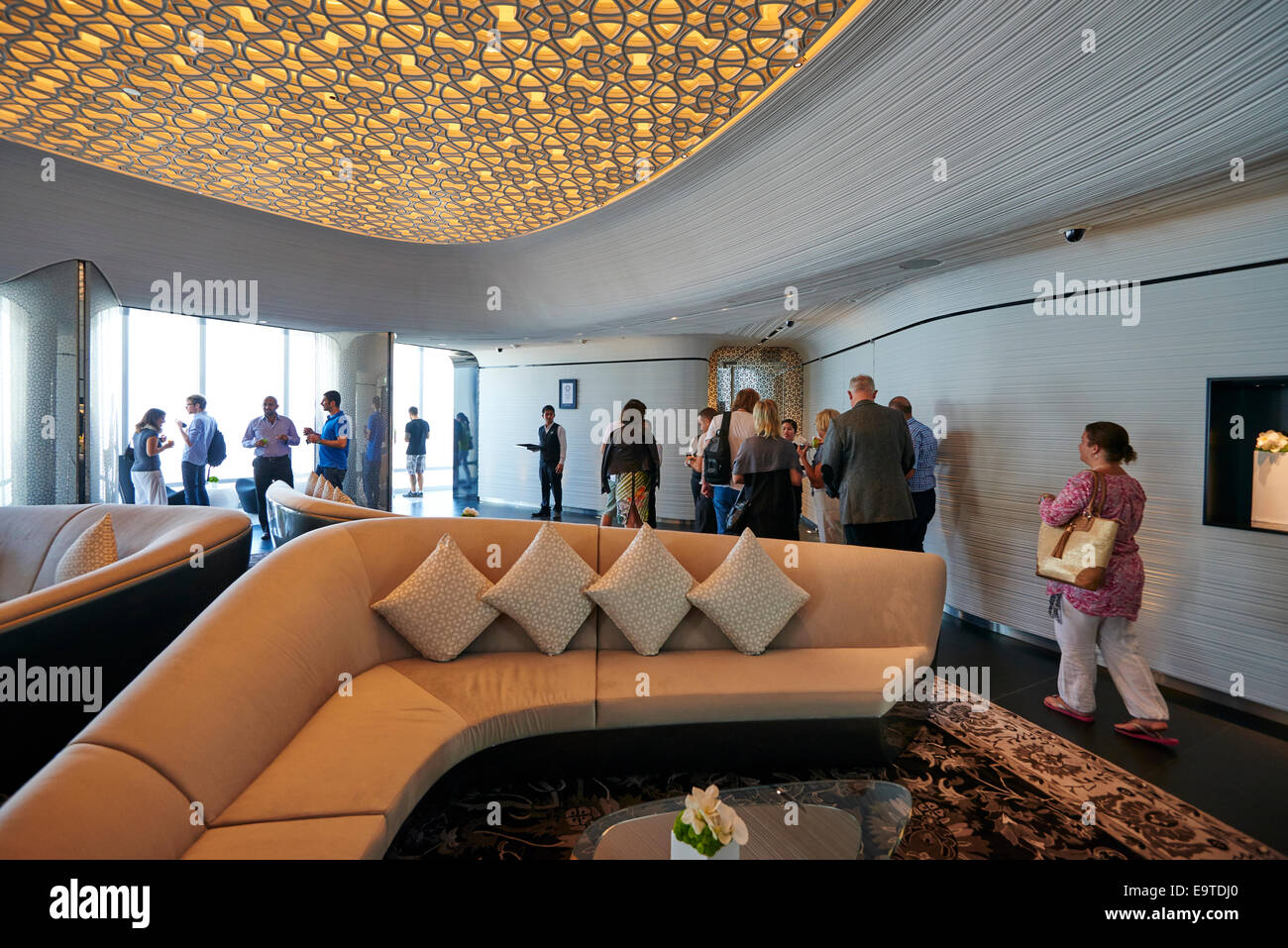 The Lounge Of The World's Highest Observation Deck At 555 Meters High ...