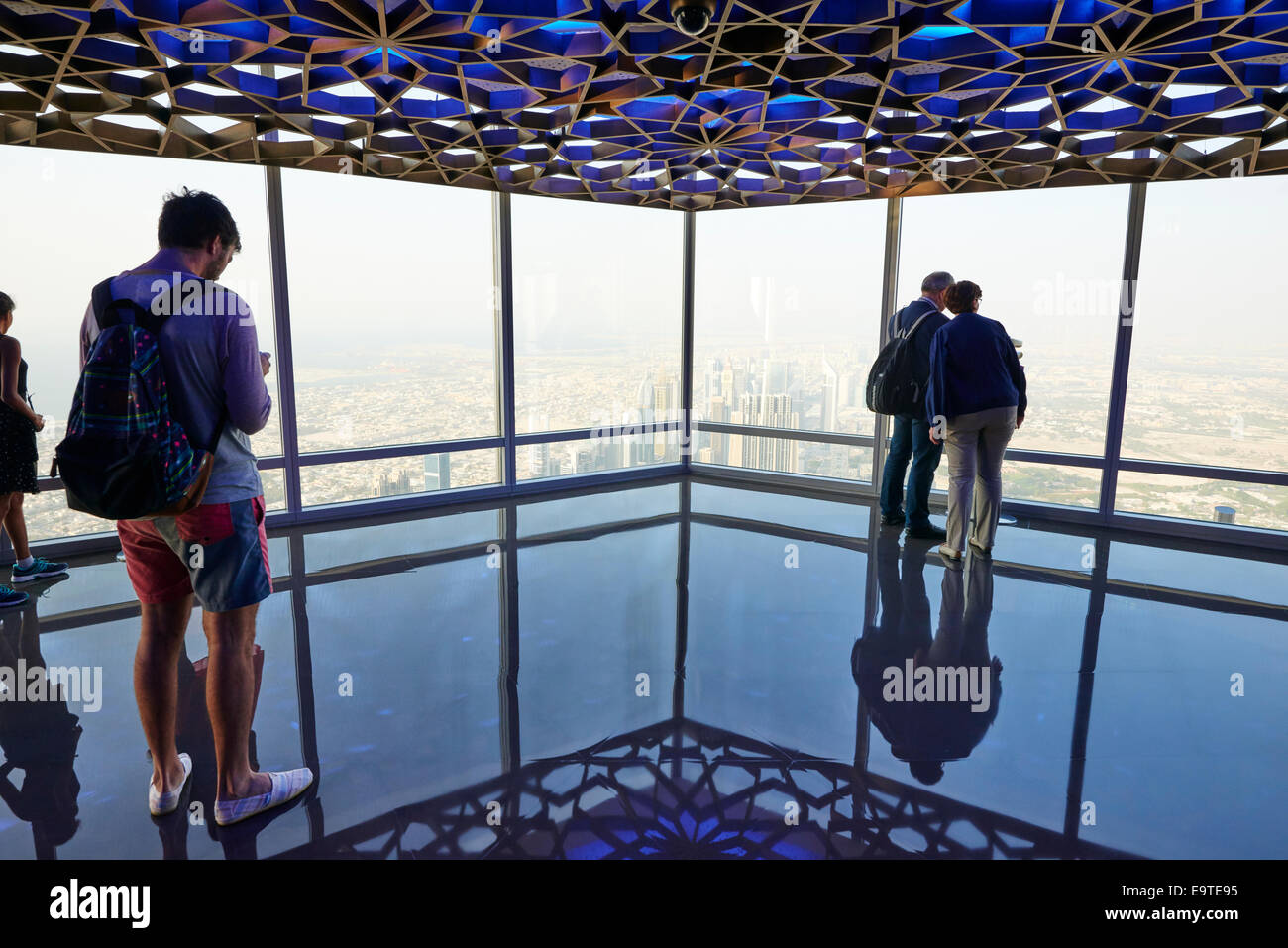 People Enjoying The View At 456 Meters High On Level 125 Of The Burj ...