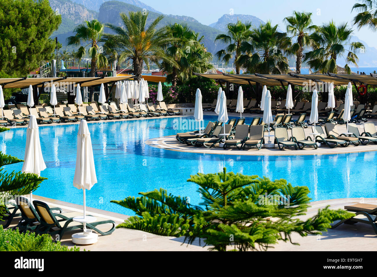 Tropical hotel exterior hi-res stock photography and images - Alamy