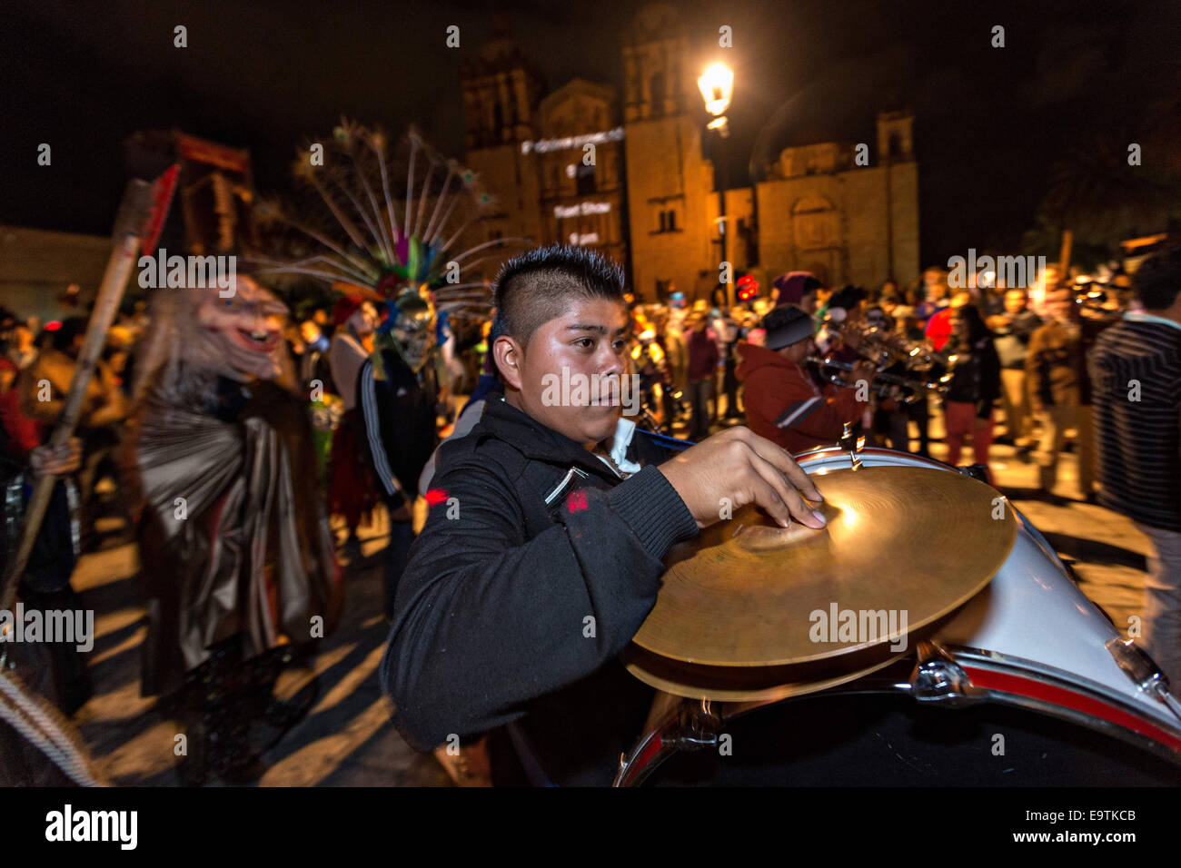Woman costume oaxaca parade hi-res stock photography and images - Alamy