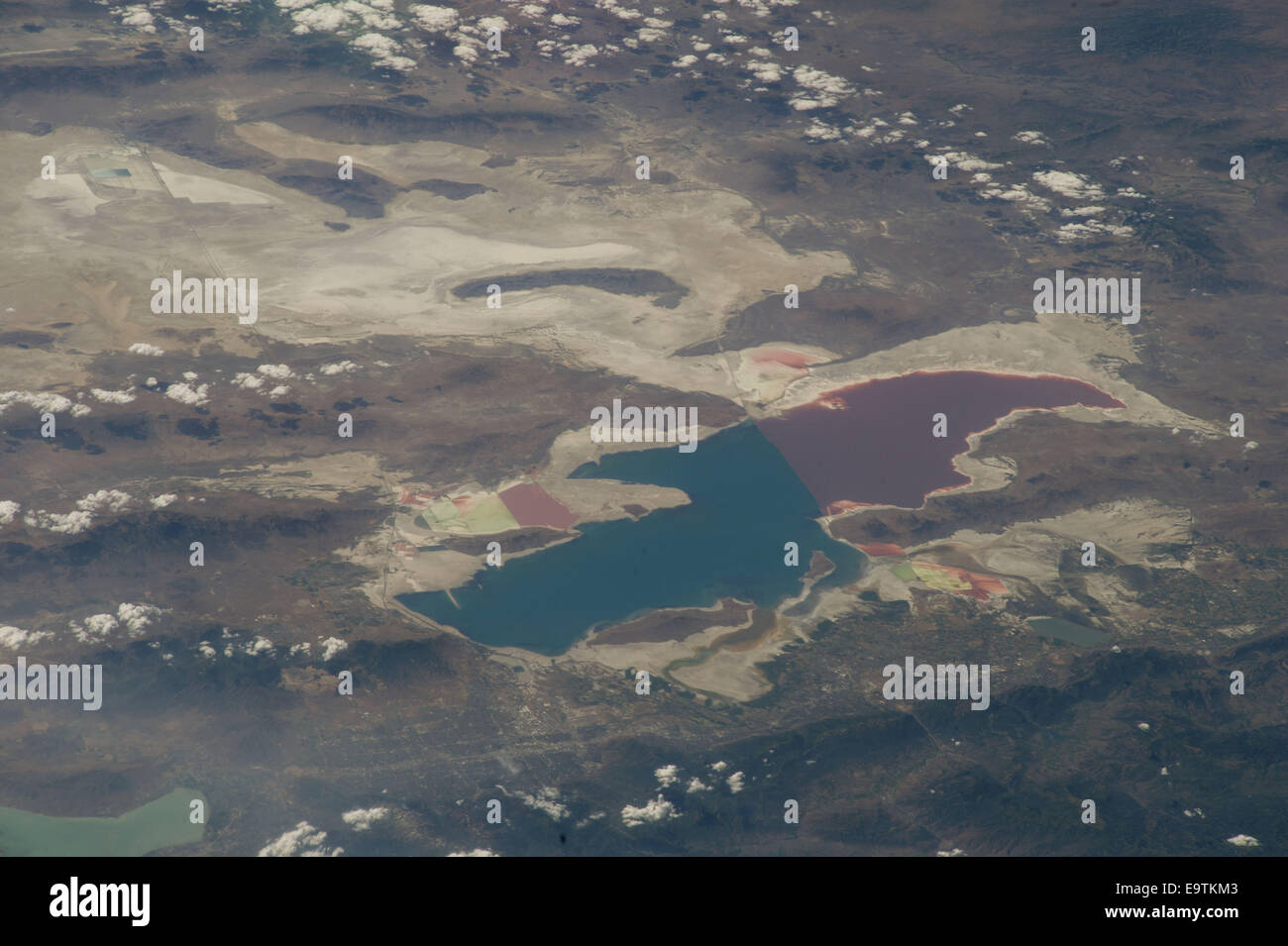 Satellite imaging captured a detailed view of the Great Salt Lake ...