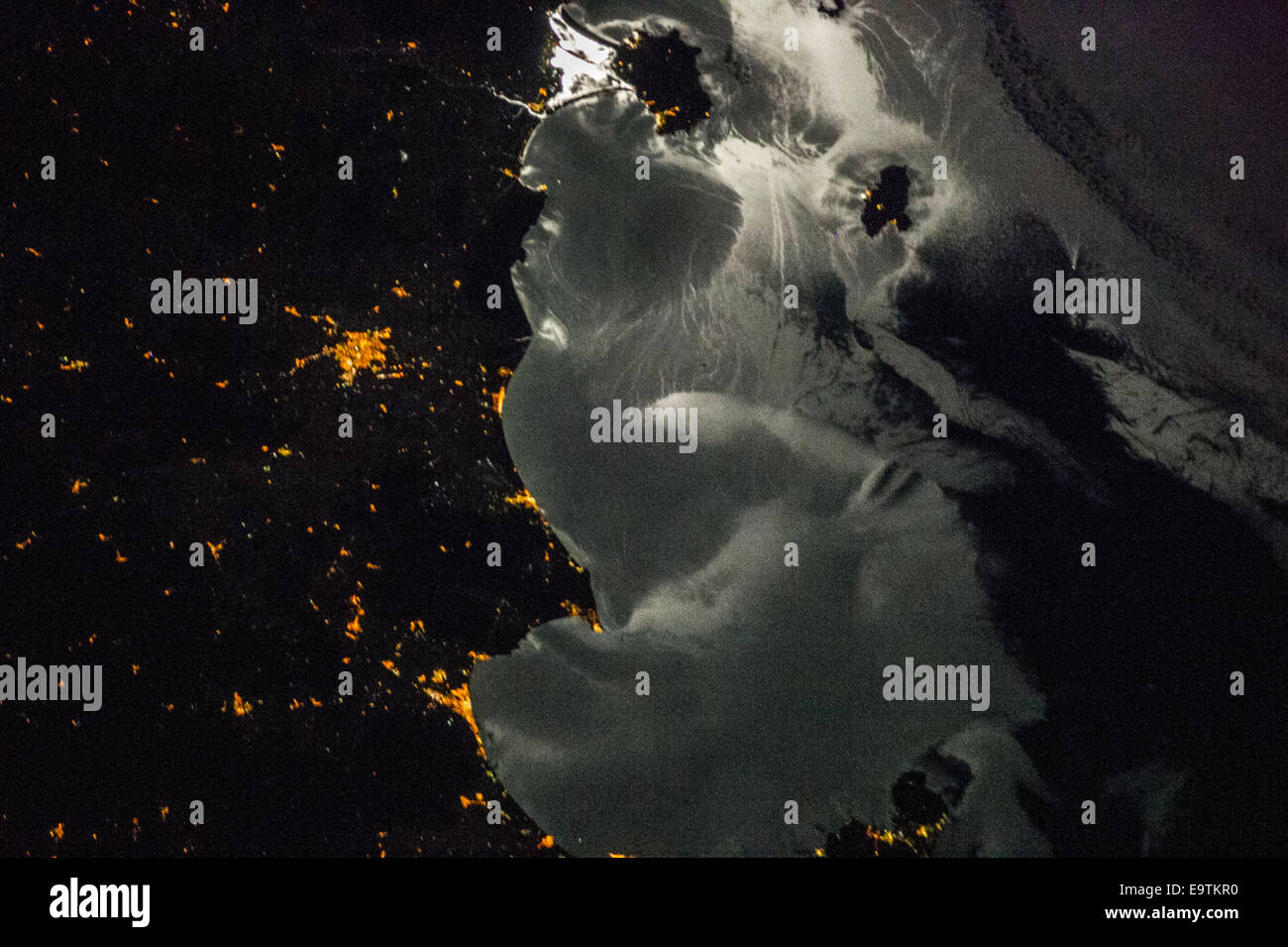 A stunning view of the moon’s reflection on the waters of Italy ...