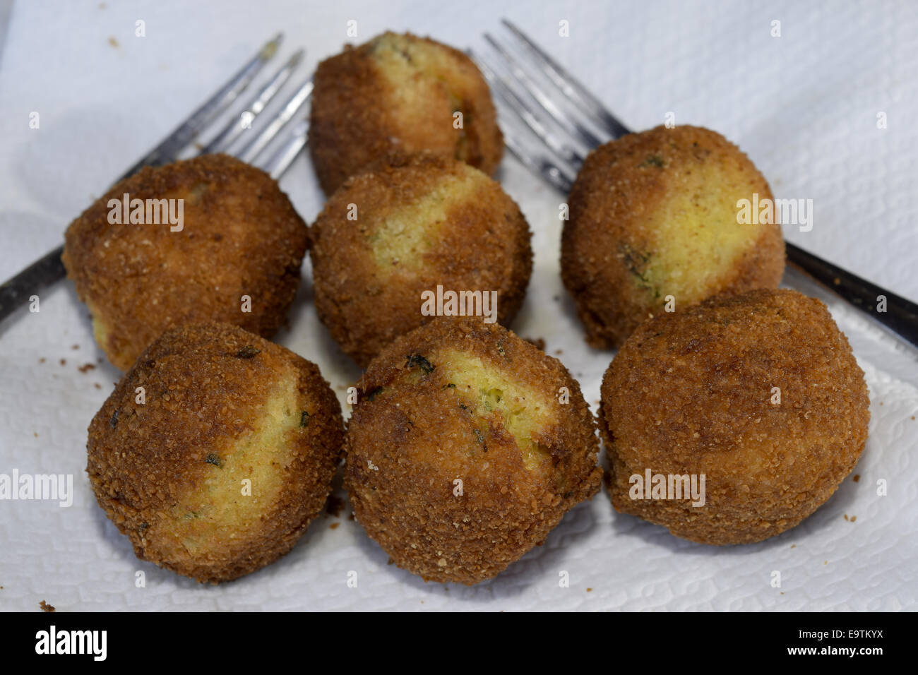 Fish fritters hi-res stock photography and images - Alamy