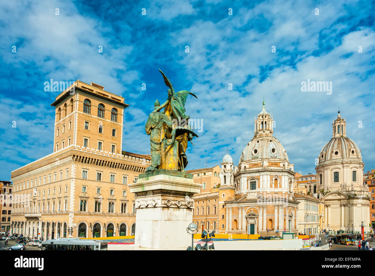 Wide angle view of rome and the tiber river hi-res stock photography ...