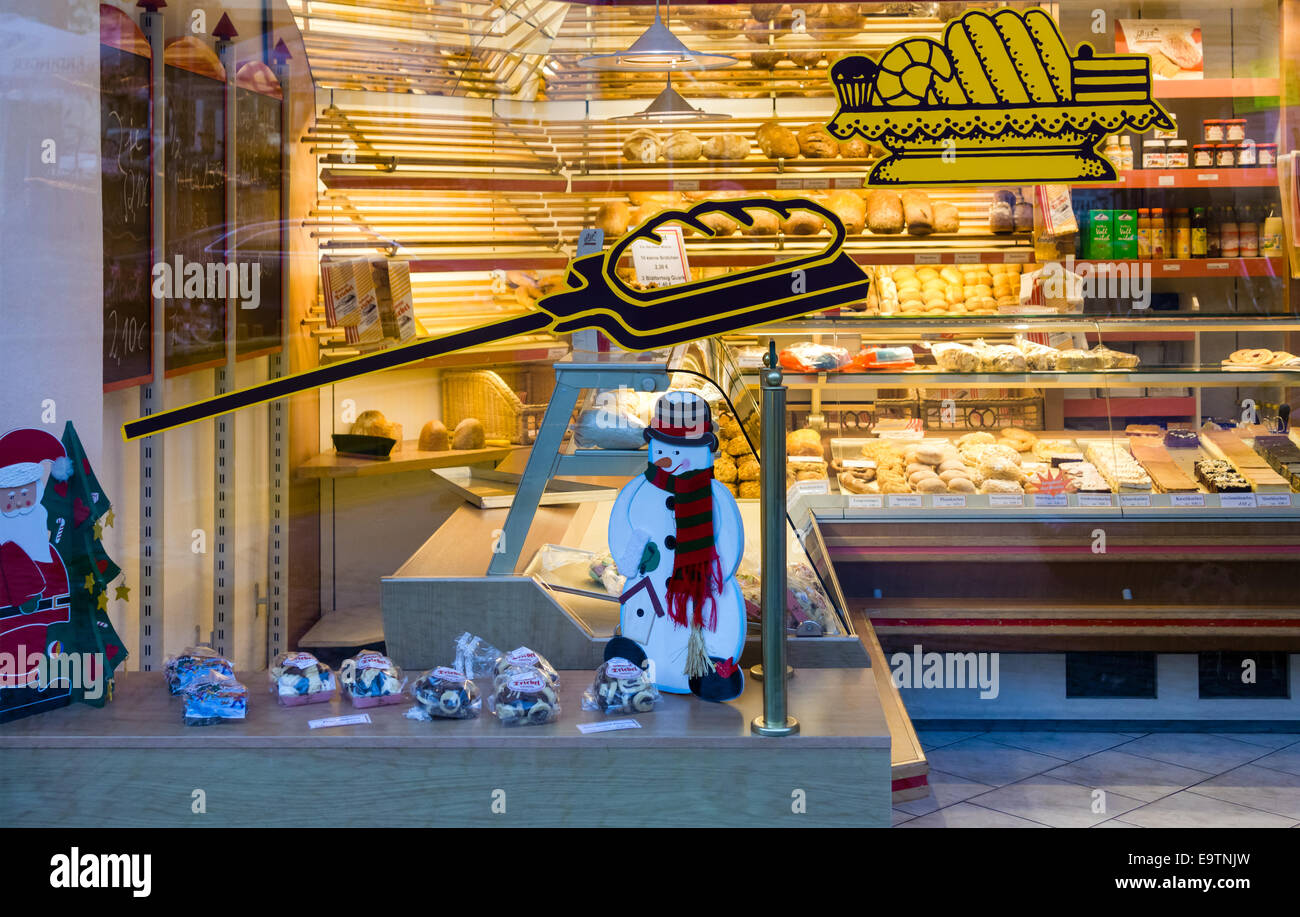 Bakery window display hi-res stock photography and images - Alamy