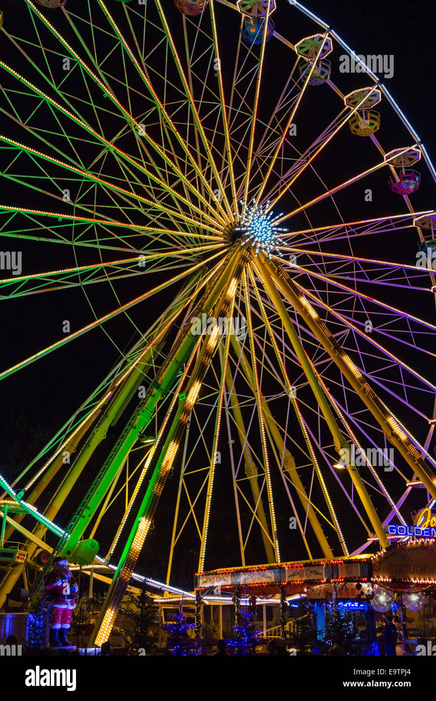 Nighttime observation wheel hi-res stock photography and images - Alamy