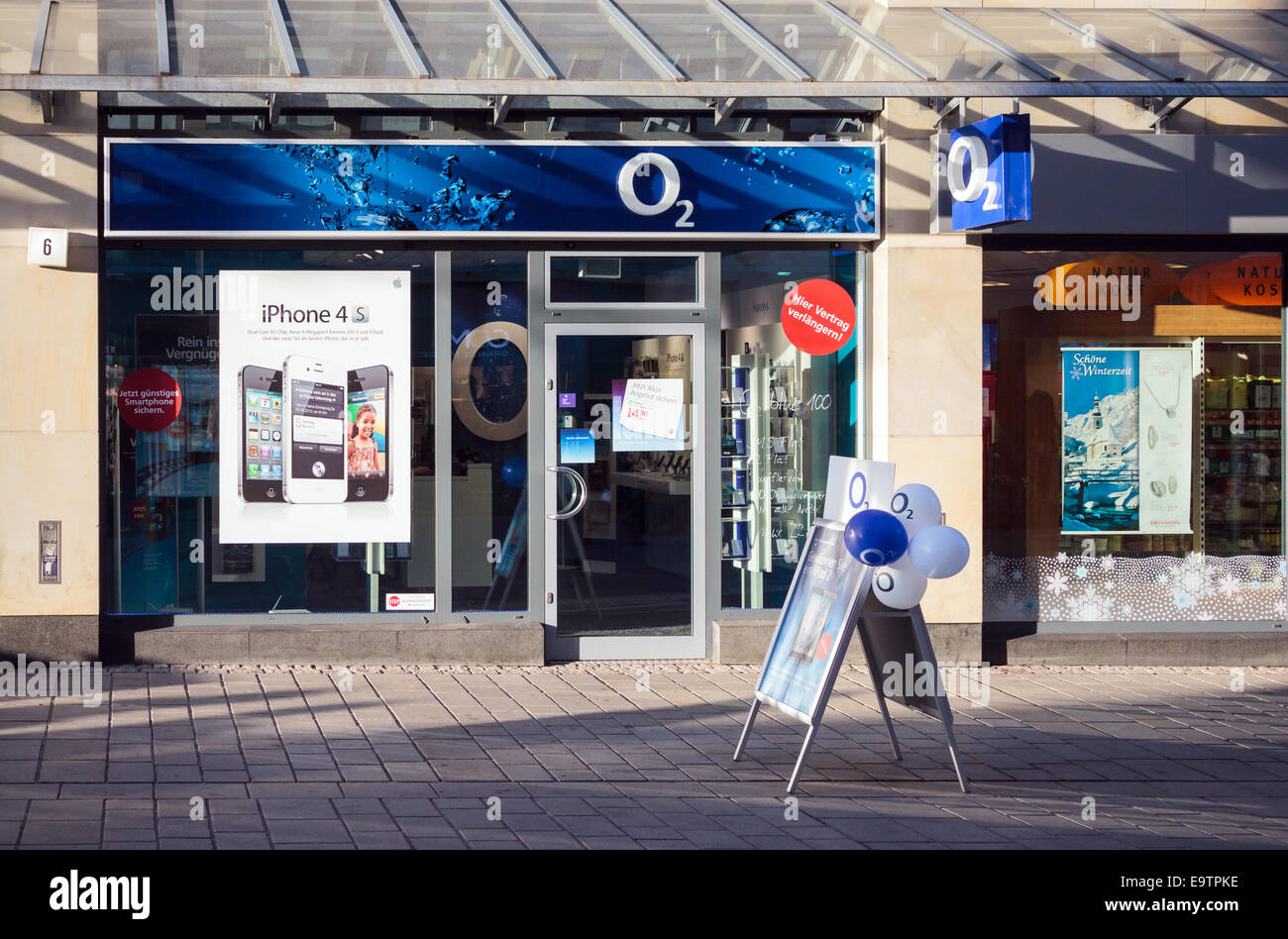 Mobile phone storefront hi-res stock photography and images - Alamy
