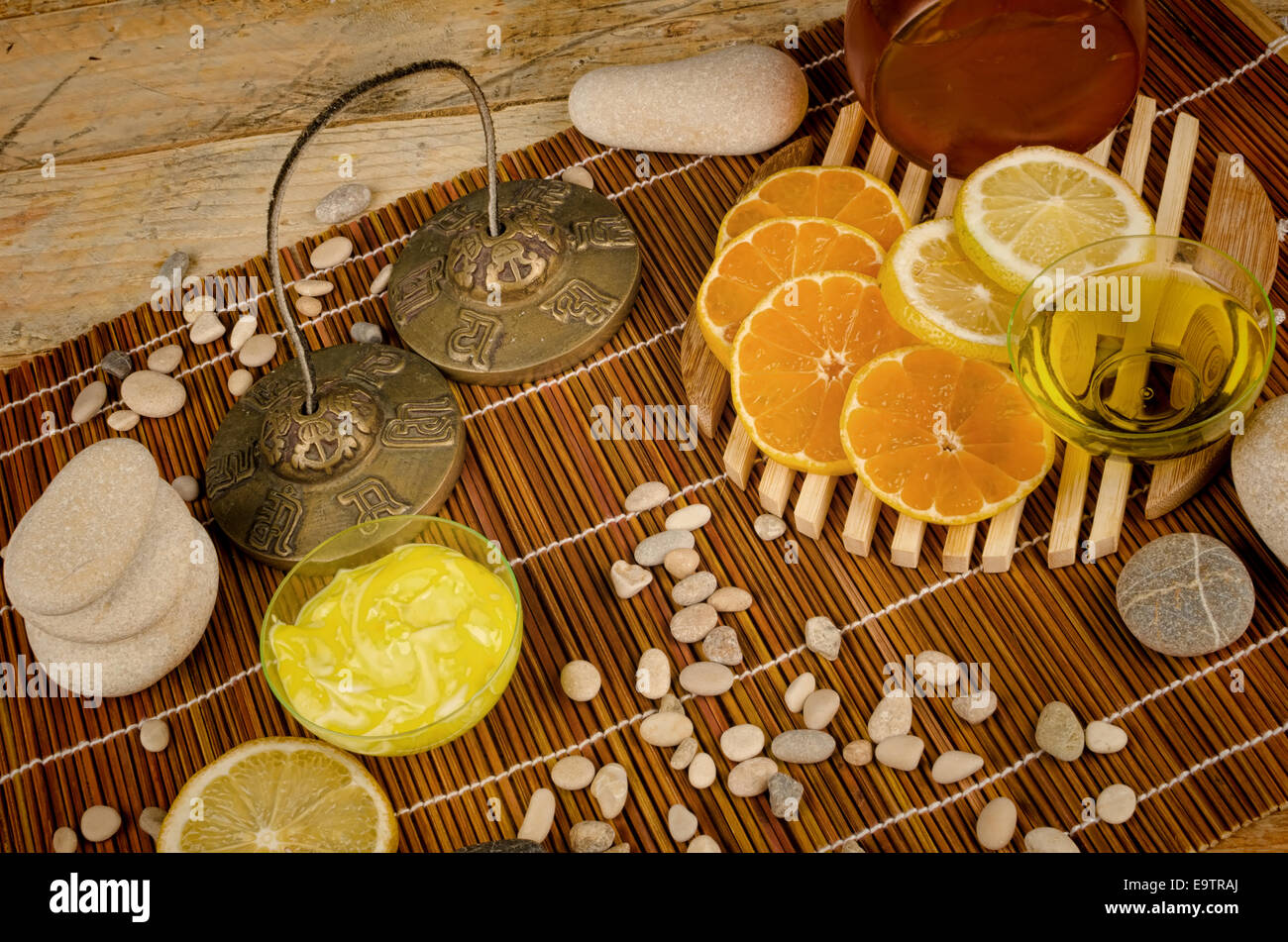 Still life with citrus fruit based cosmetics Stock Photo - Alamy