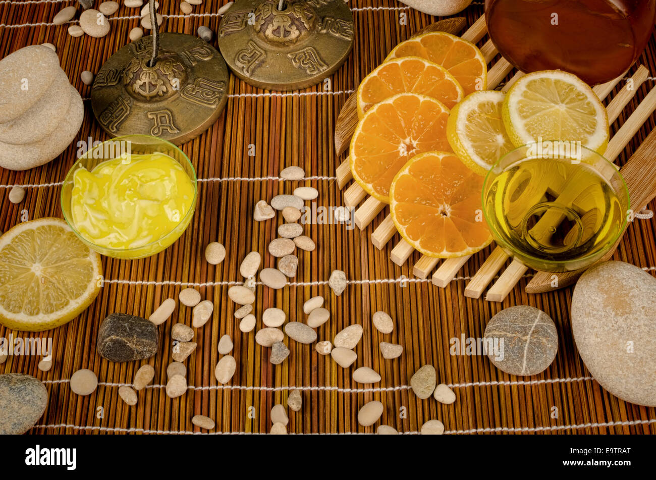 Still life with citrus fruit based cosmetics Stock Photo - Alamy