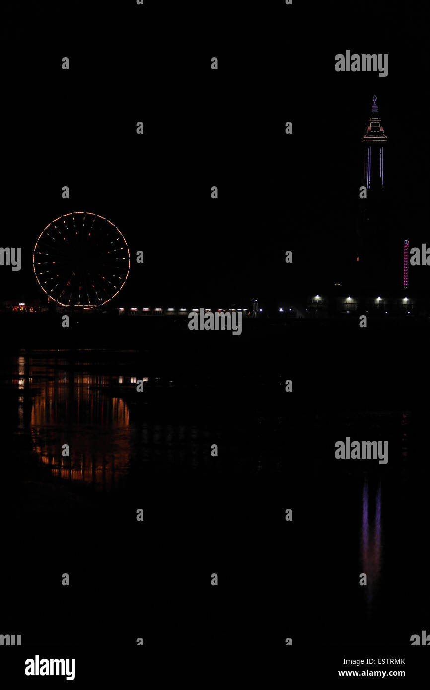 Night beach portrait, with sand reflections, to Central Pier Big Wheel ...