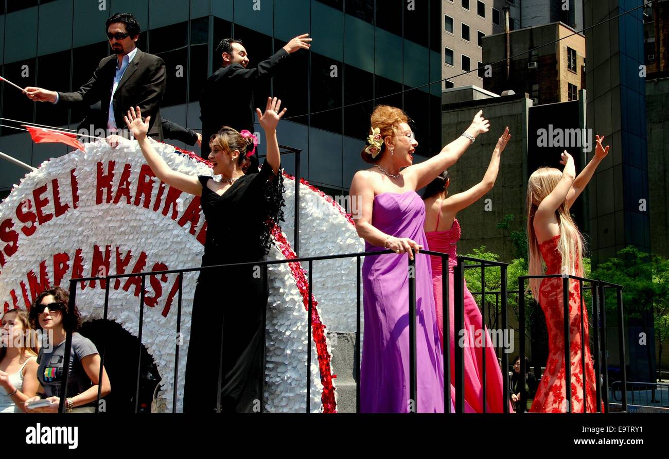 Float parade hi-res stock photography and images - Alamy