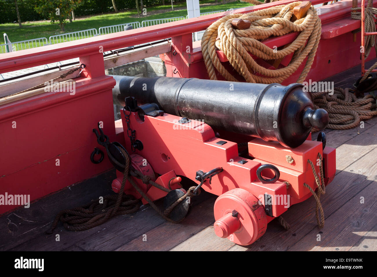 A part of the Hermione frigate deck with one cannon of 6 on its ...