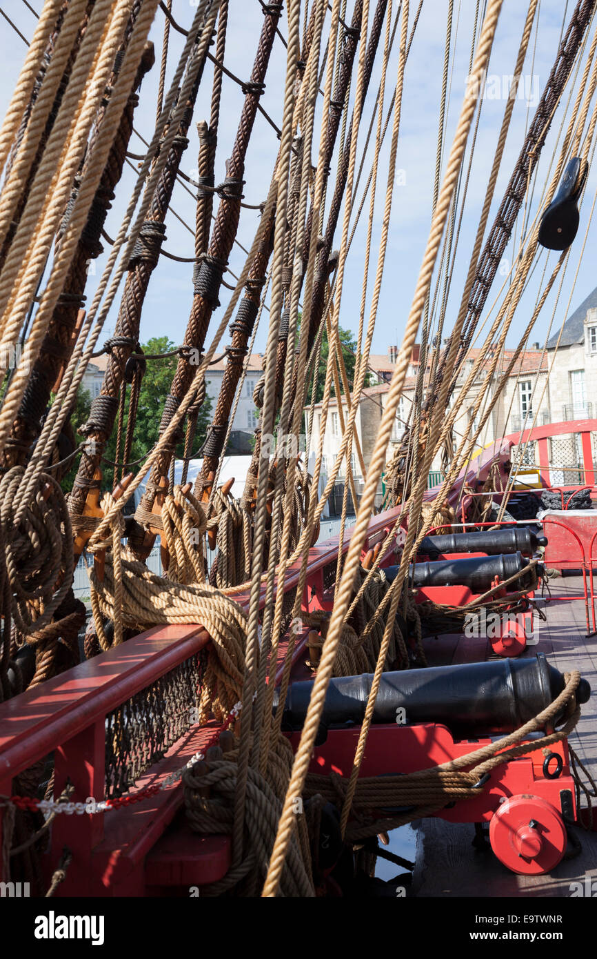 Cast iron gun carriage hi-res stock photography and images - Alamy