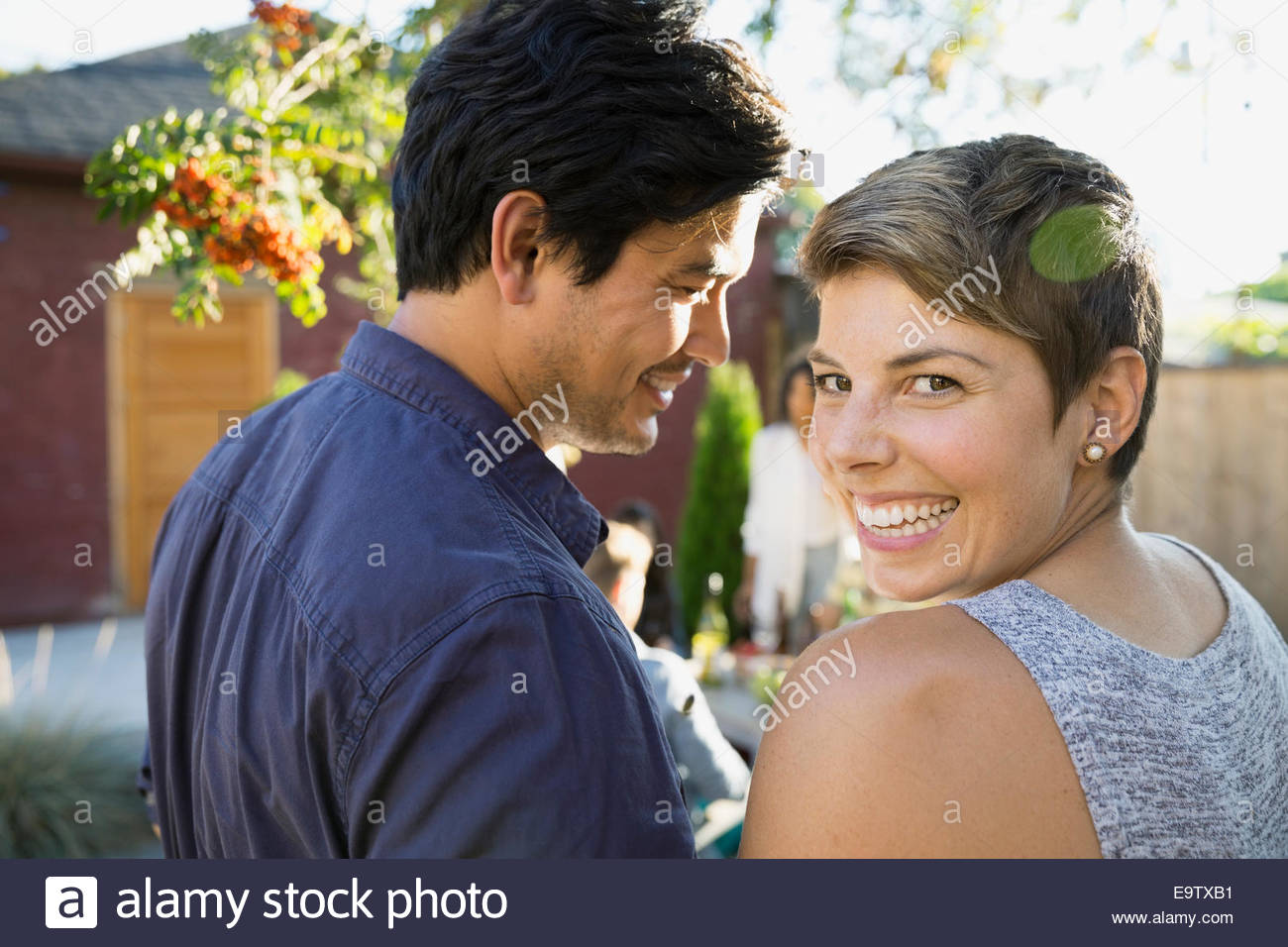 Couple looking back over shoulder hi-res stock photography and images ...