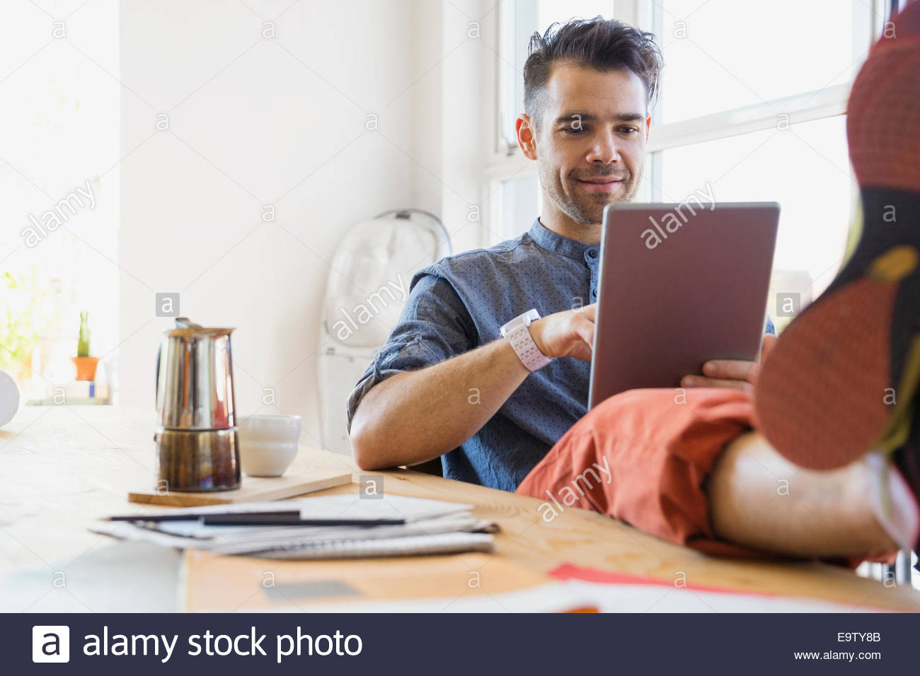 Feet table hi-res stock photography and images - Alamy