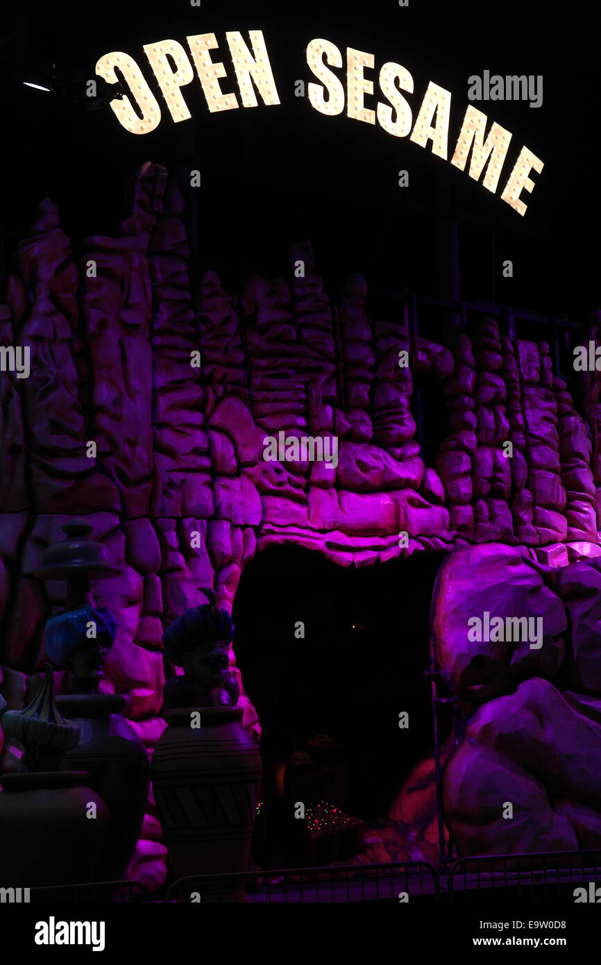 Ali baba cave of treasure hi-res stock photography and images - Alamy